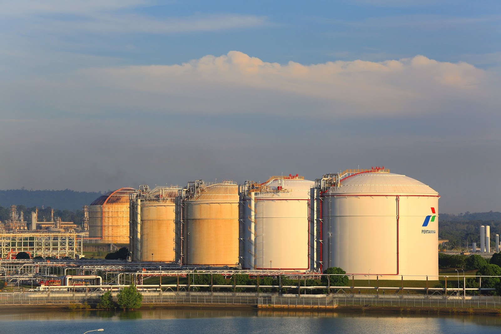 mellychandraf's journey: Badak LNG, a World Class Energy Company