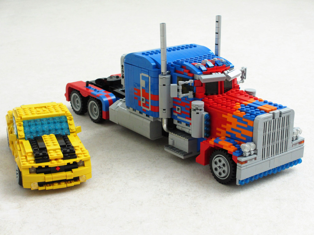 Transformers em LEGO realmente transformáveis | Aberto até de Madrugada