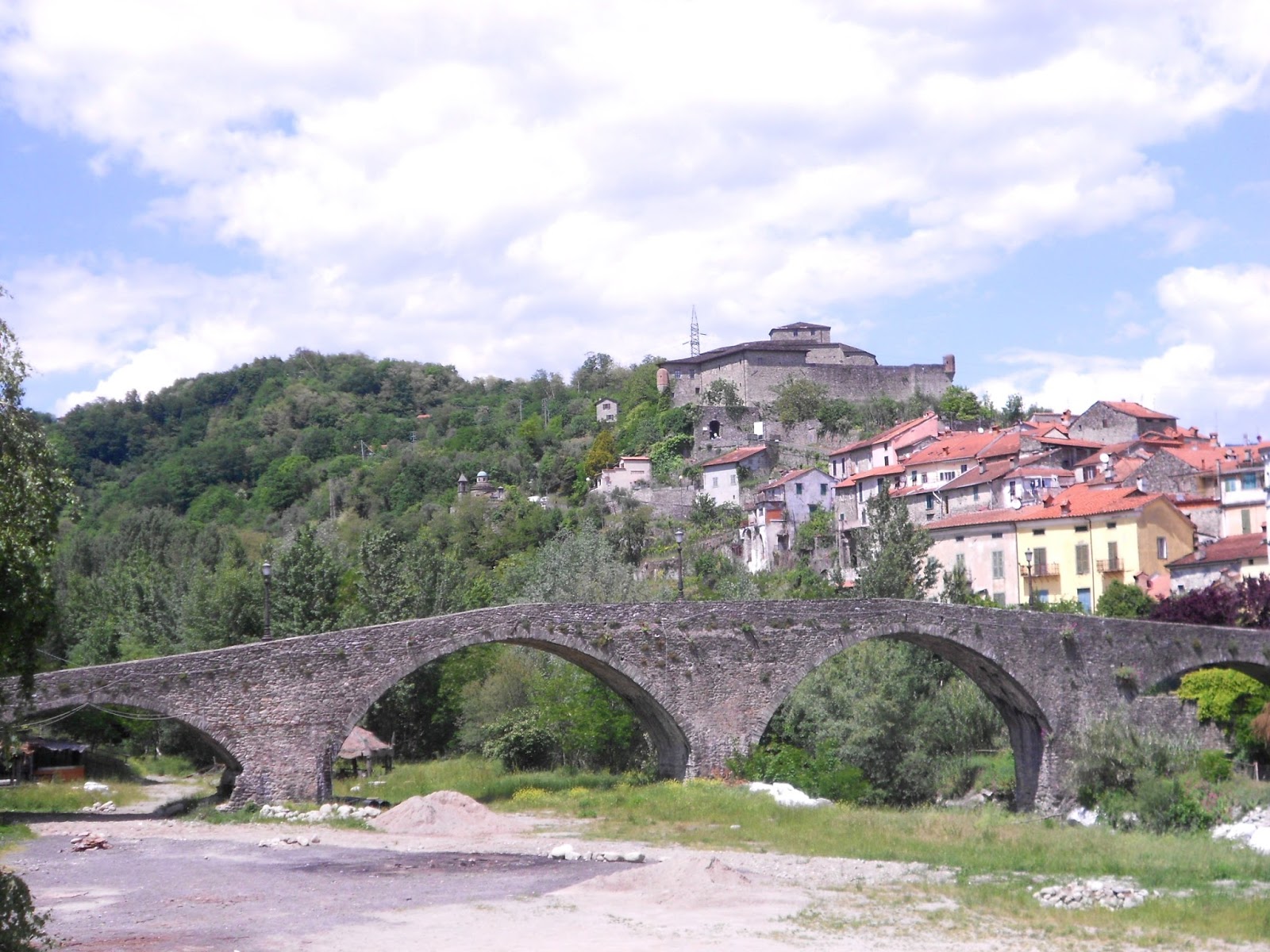 Un borgo in 5 foto: Pontremoli