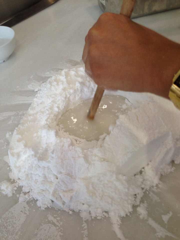 PASTRY ARTISTRY: PASTILLAGE