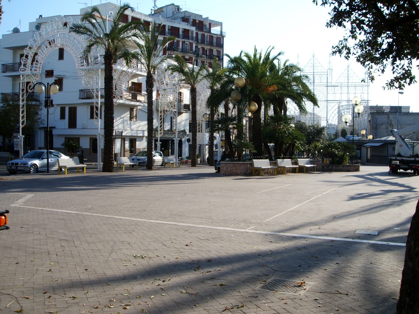 PIAZZA IV NOVEMBRE: LA CENTRALISSIMA PIAZZA DEL COMUNE DI GINOSA
