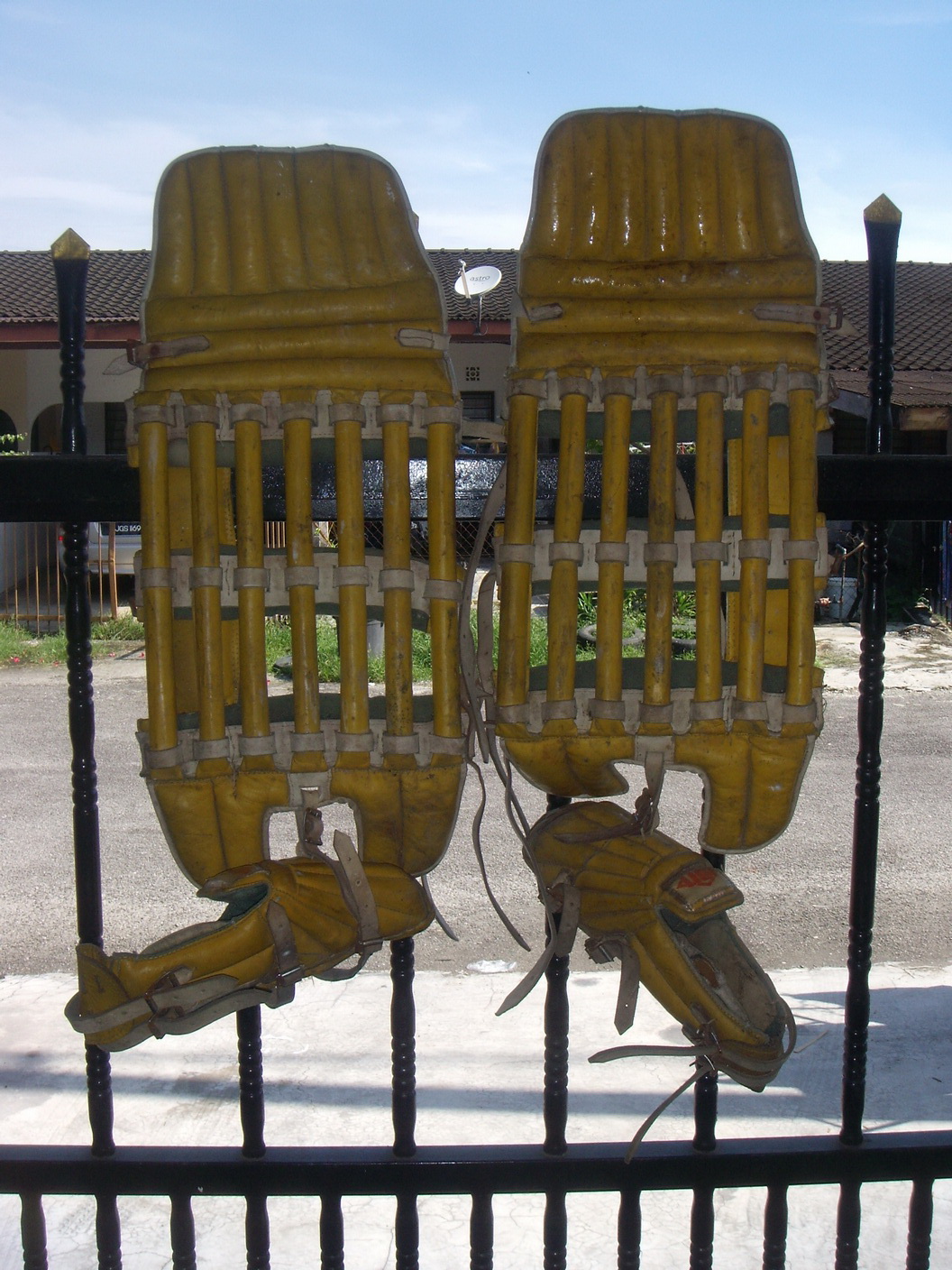 orangkecilorangbesar: Set keeper hoki klasik jenama USI Untuk Dijual