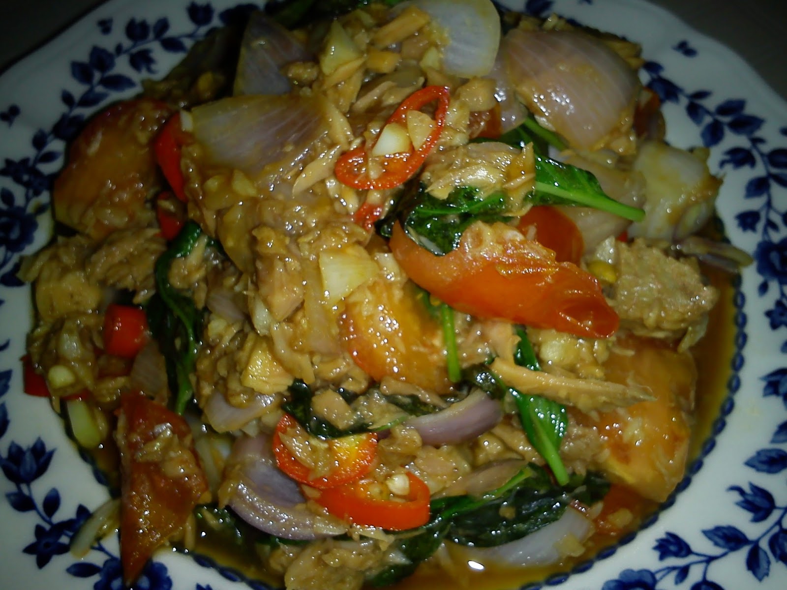 Cooking Pleasure: THAI STIR FRY TUNA WITH BASIL LEAVES