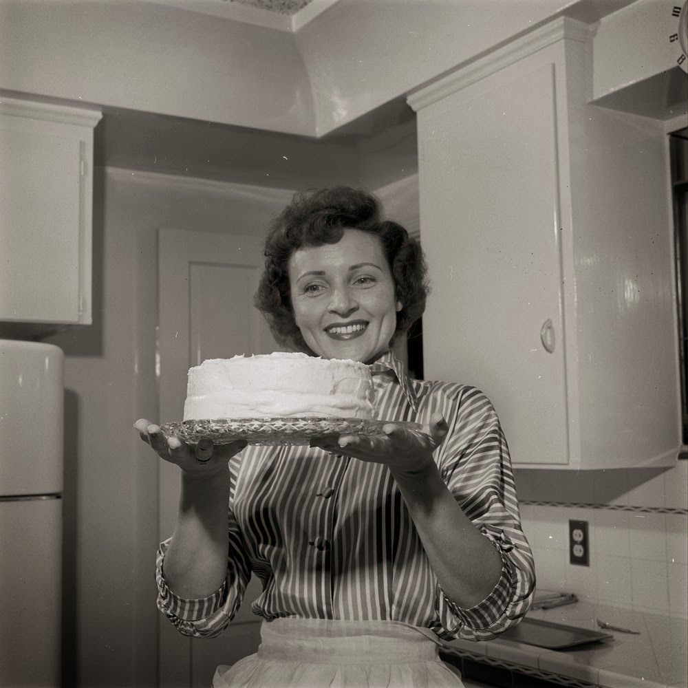 35 Rare and Fabulous Vintage Photos of a Young Betty White From Between ...