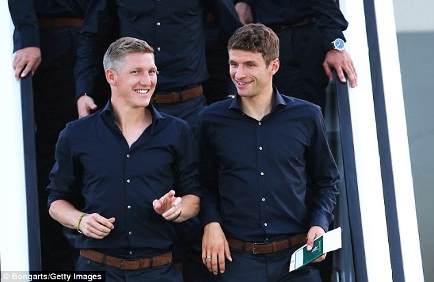Love is an Escape ♥: Thomas Müller and Friends