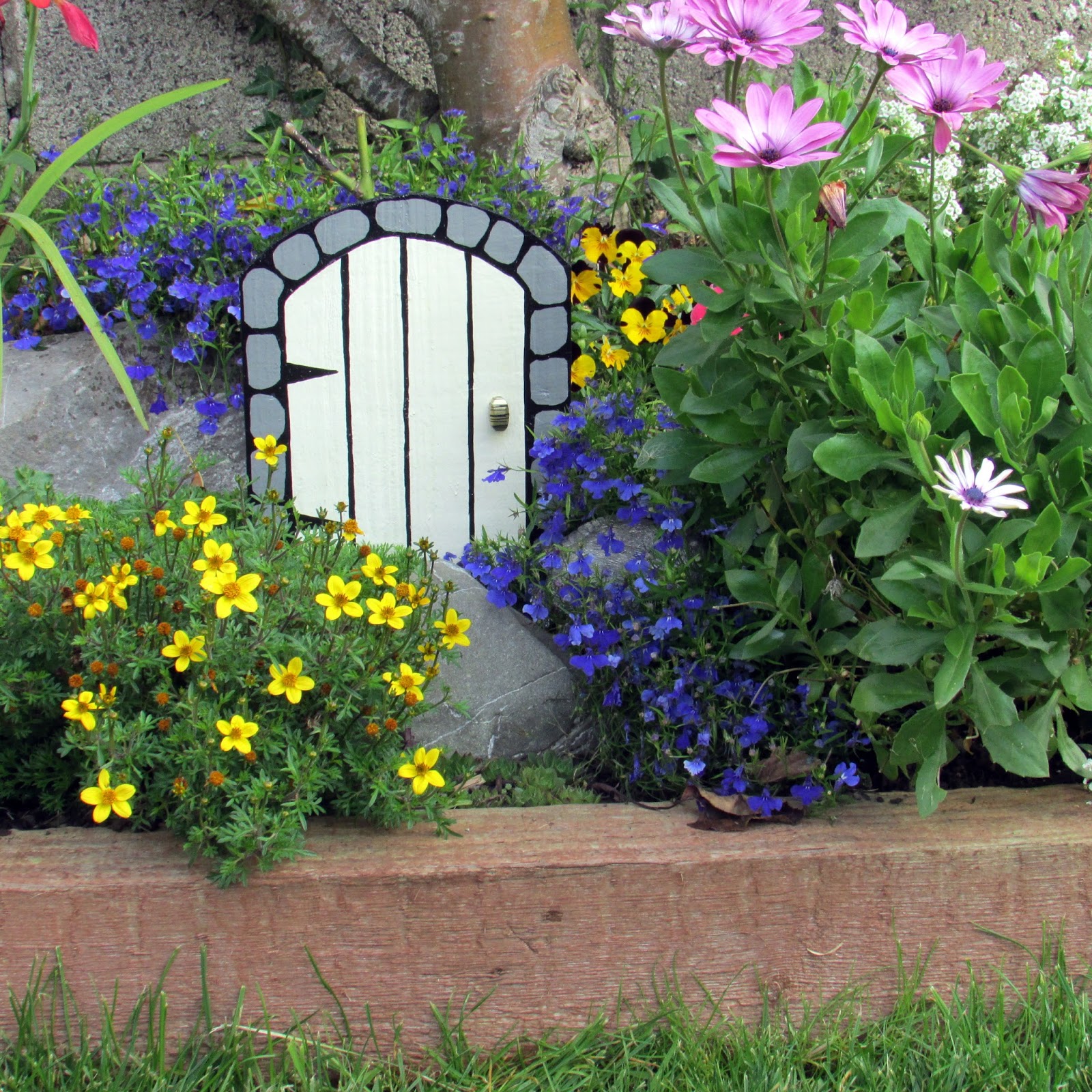 Fairy Doors - Fairy Gardens : Fairy Doors in The Garden
