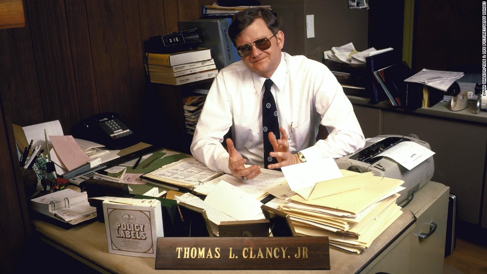 Tom Clancy, o escritor por trás de Ghost Recon, Rainbow Six e Splinter ...