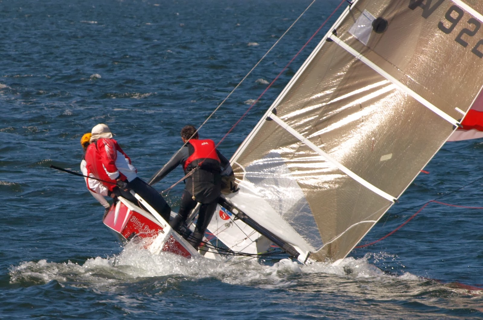 Observations in an undemocratic world: Australian Lightweight Sharpie ...