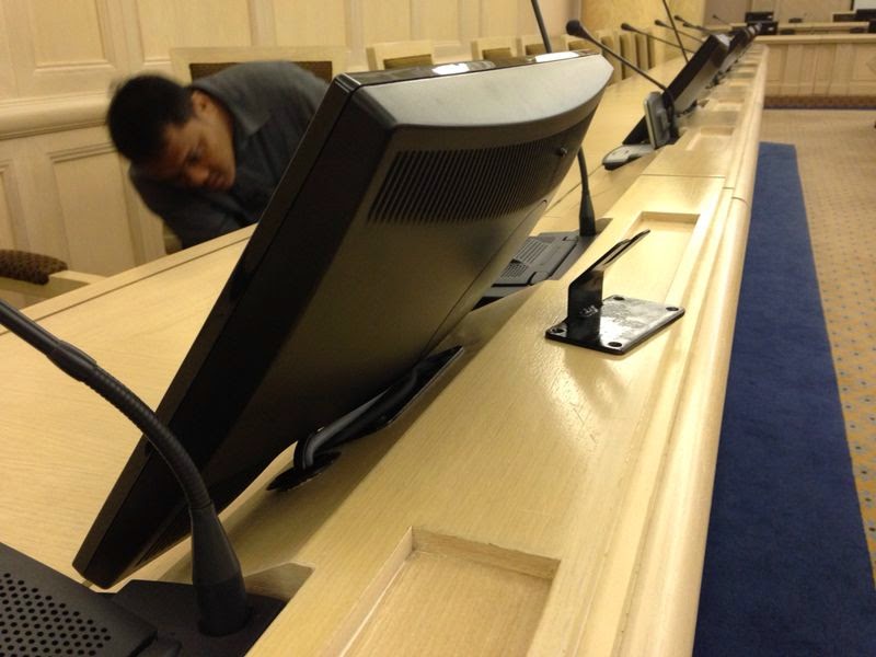 Majuara Group: Kerja Pemasangan LCD Projektor, LCD MOnitor & Screen