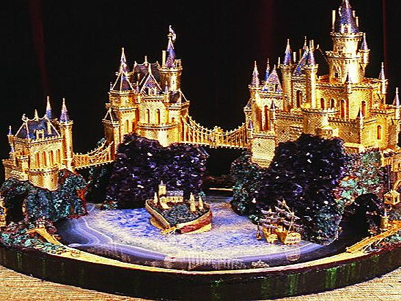 Luxur Blog: Lizzardo Castle: A castle in Gold and Diamonds