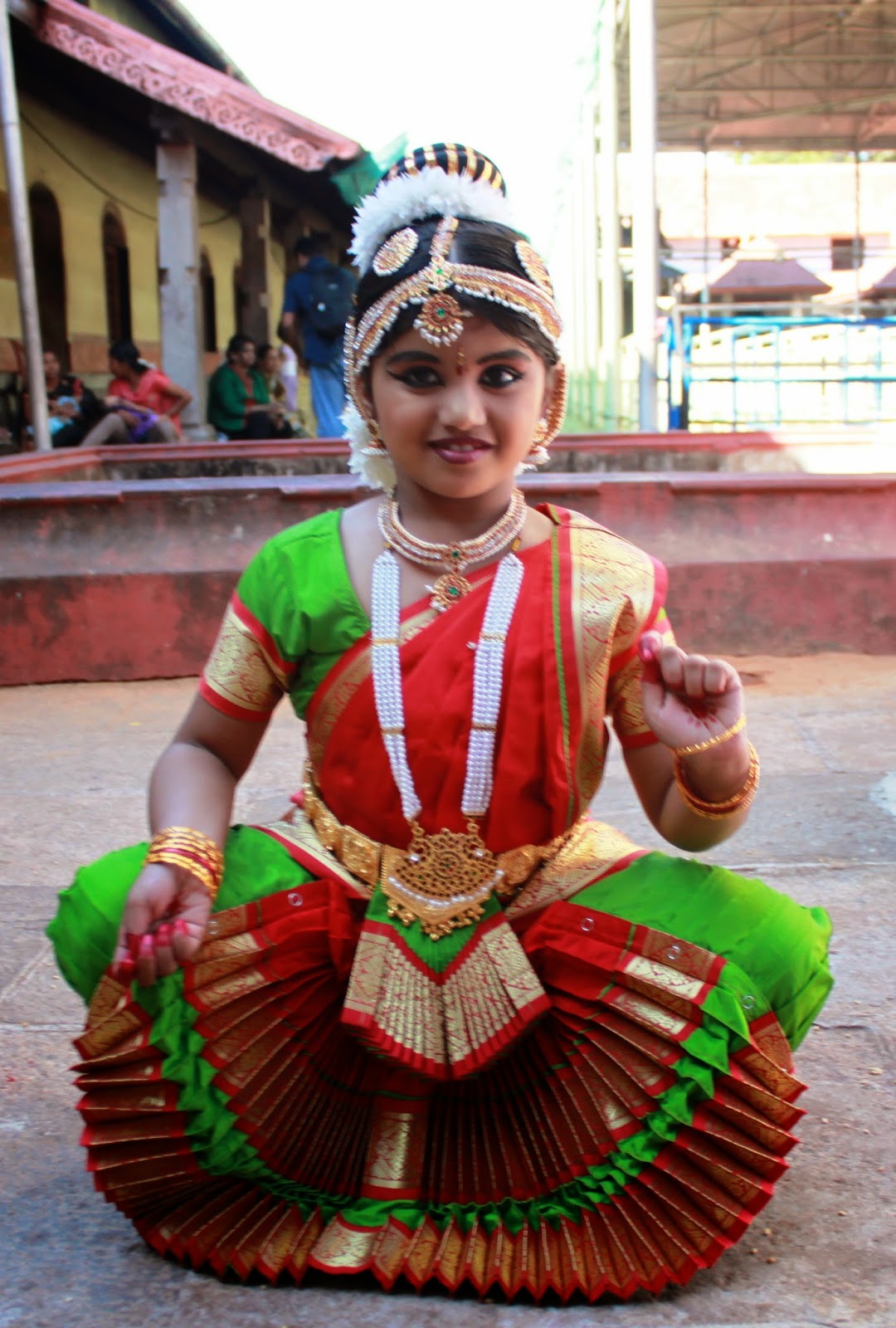 INDIAN CLASSICAL DANCE NEEDS : Bharatanatyam Costumes Pune Maharashtra