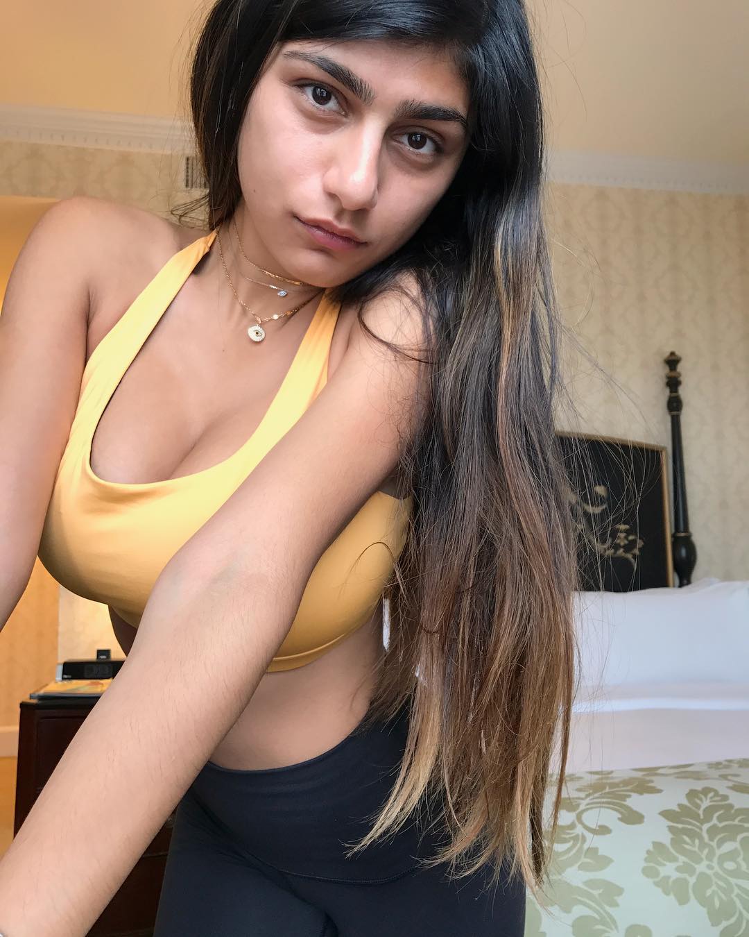 Foto Hot Mia Khalifa Bintang Film Bokep yang Memiliki Payudara Besar Lengkap Dengan Biodatanya ...