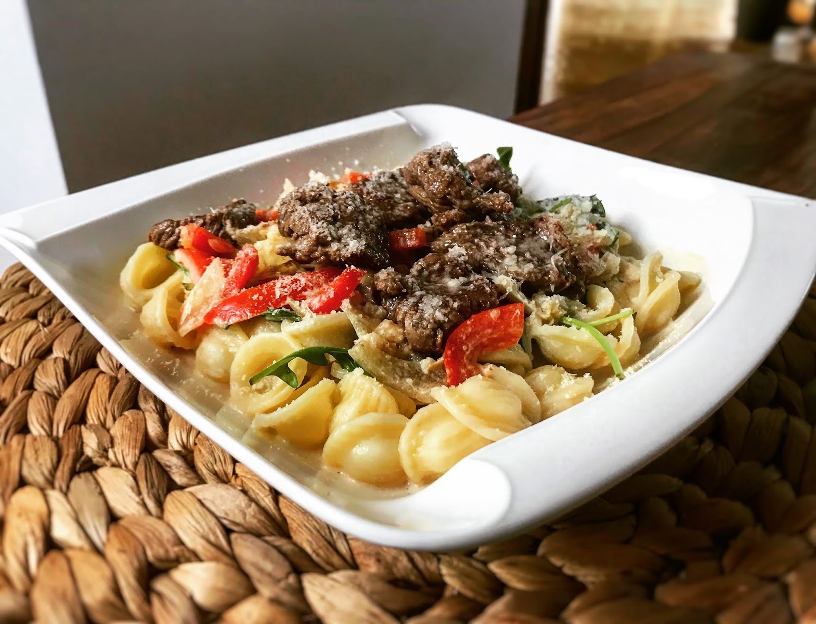 Pasta mit Rinderfilet in Zitronen-Mascarpone-Sauce
