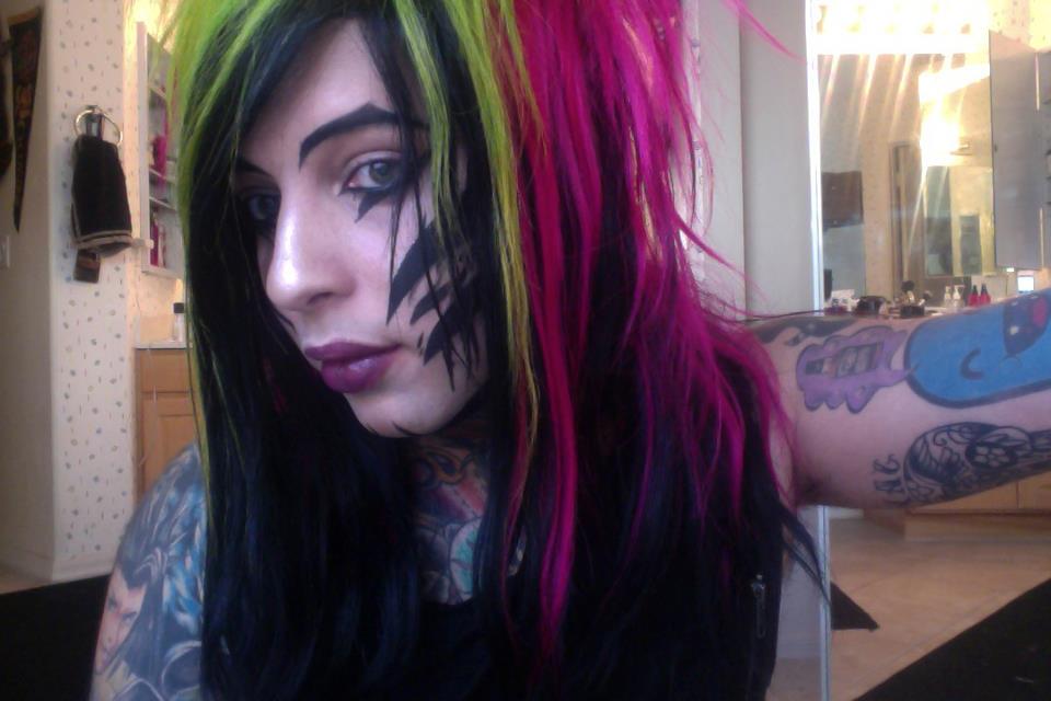 Rawr: Dahvie Vanity