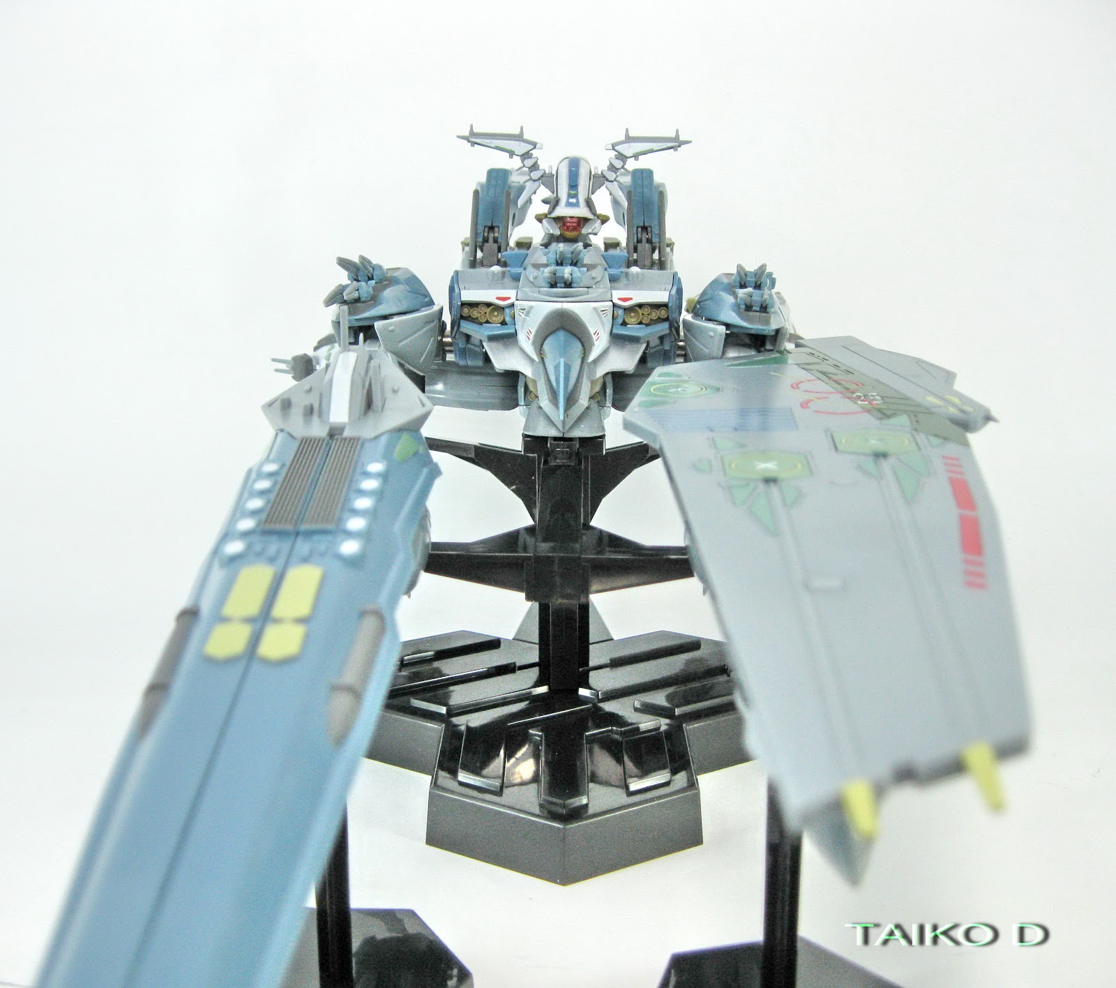 TOY ADDICT ZONE: MACROSS FRONTIER: DX MACROSS QUARTER..