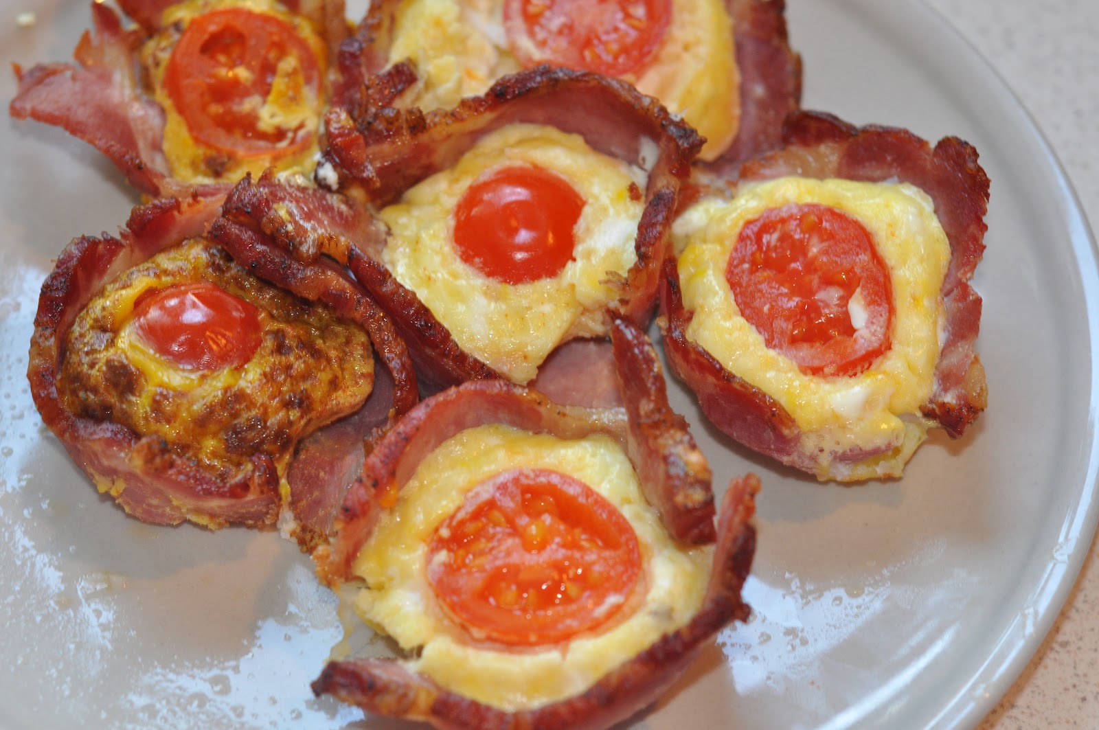 Mic dejun rapid si sanatos: rulouri din oua invelite in sunca