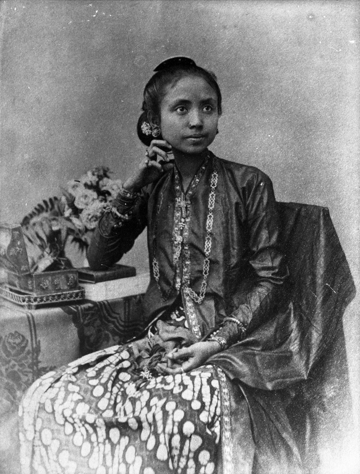 Indonesia Zaman Doeloe: Foto-foto bangsawan keraton Jawa di awal abad ke-20