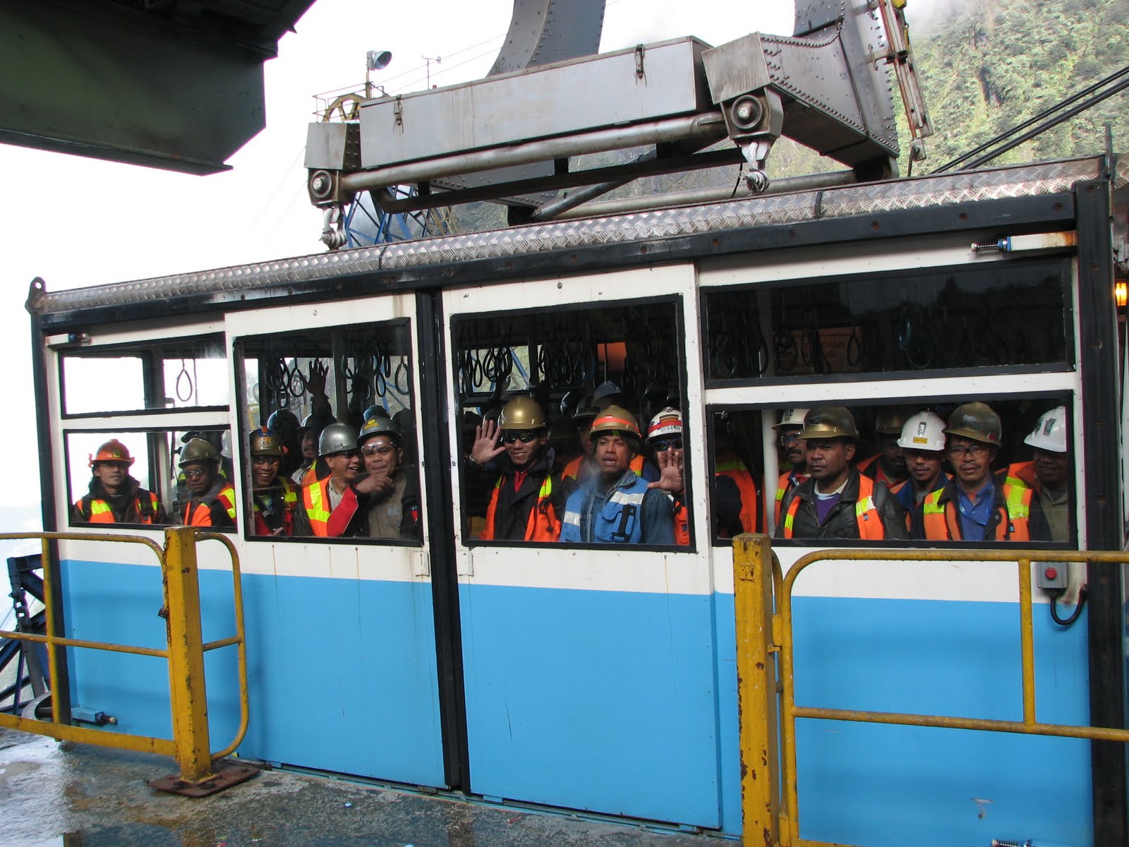 The Adventures of Team Spinelli: Mine Tour