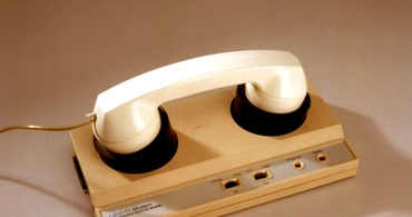 1979-Primer módem y primer sistema celular.