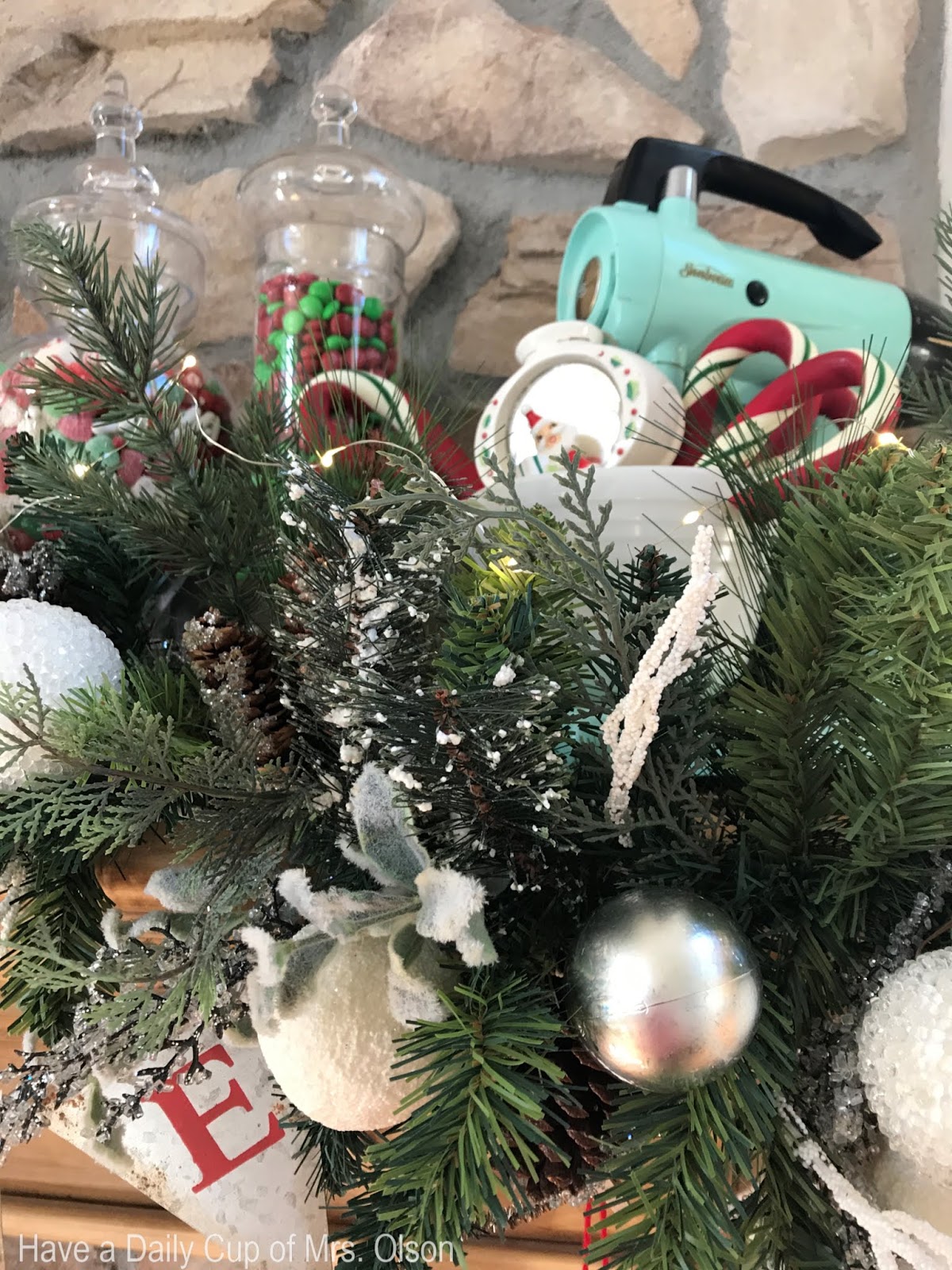 Sweet Christmas Snippets Mantle - Have a Daily Cup of Mrs. Olson