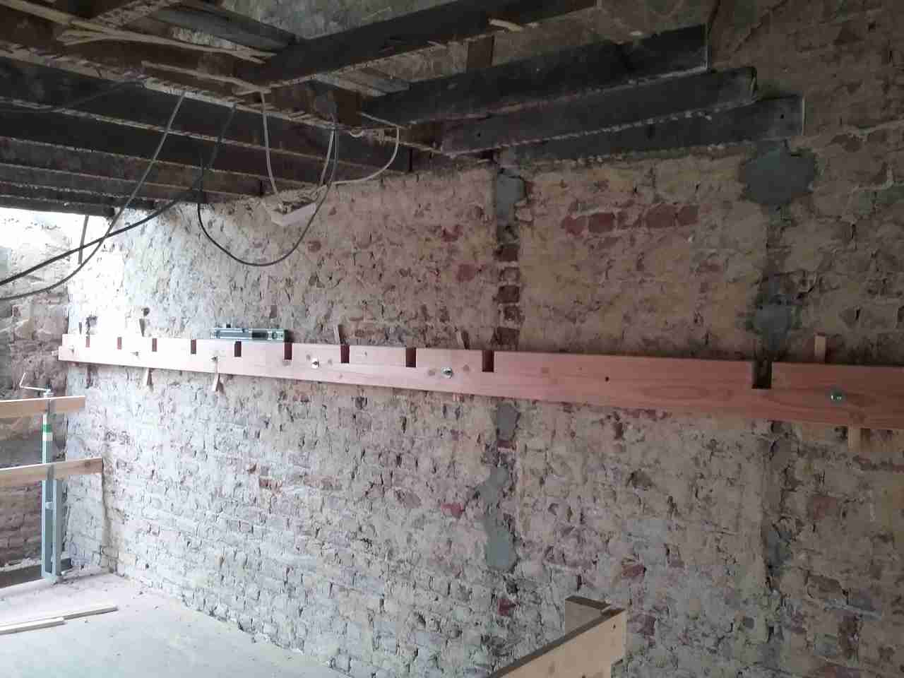 BENHUUR: Plaatsen houten roostering en loopvloer