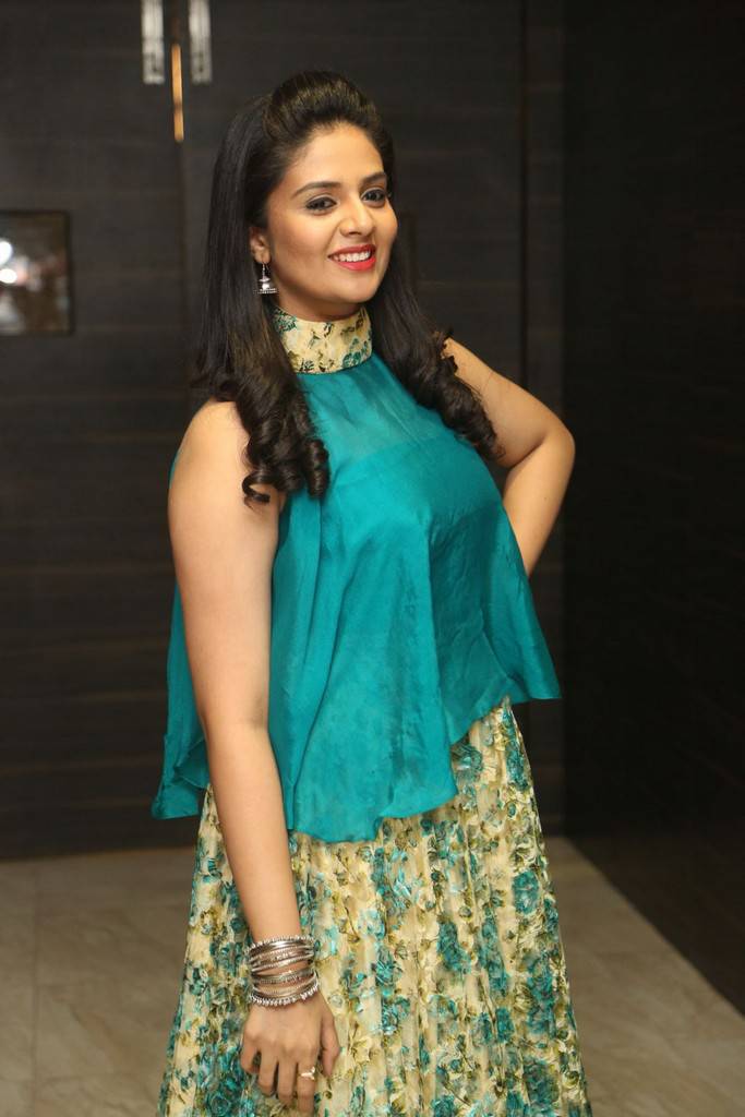 Anchor Srimukhi Latest Hot Cleveage Blue Sleveless Spicy Skirt ...