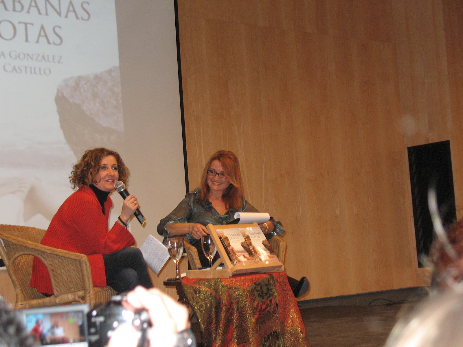 Lola González del Castillo: Presentación "Sábanas Rotas" Dos Hermanas