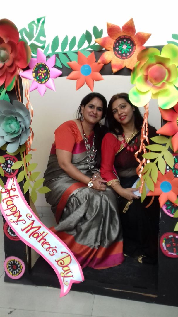 Art ,Craft ideas and bulletin boards for elementary schools: selfie corners