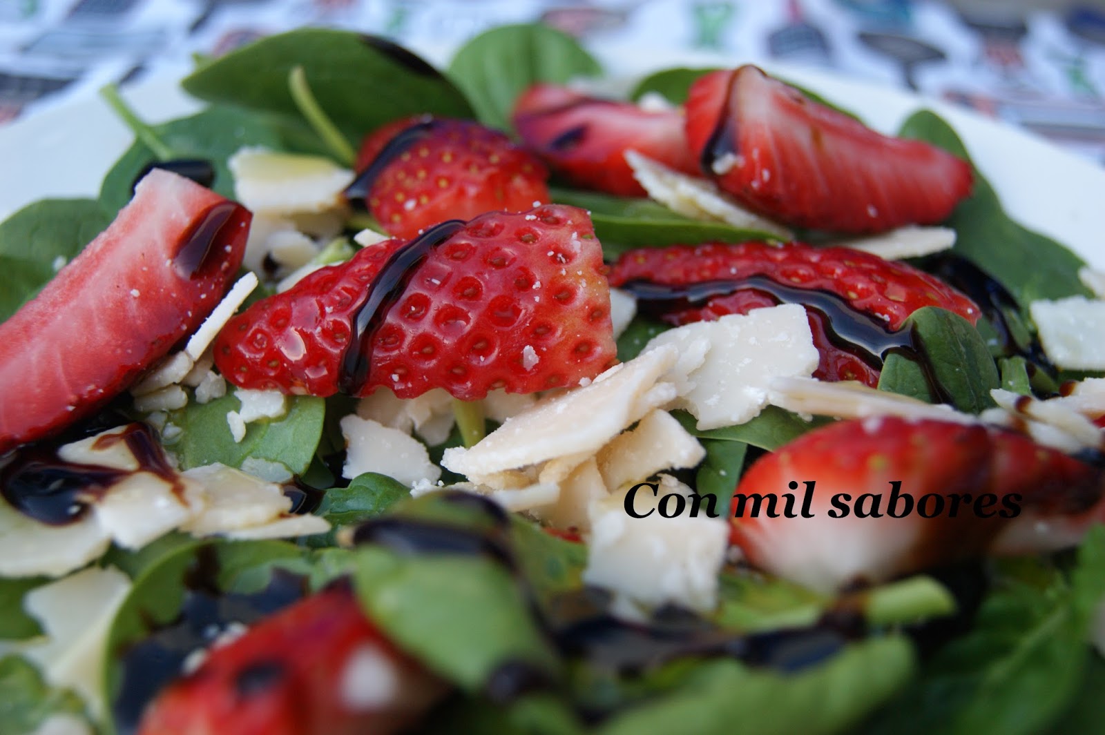 Con mil sabores: ENSALADA DE FRESAS, ESPINACAS Y GRANA PADANO