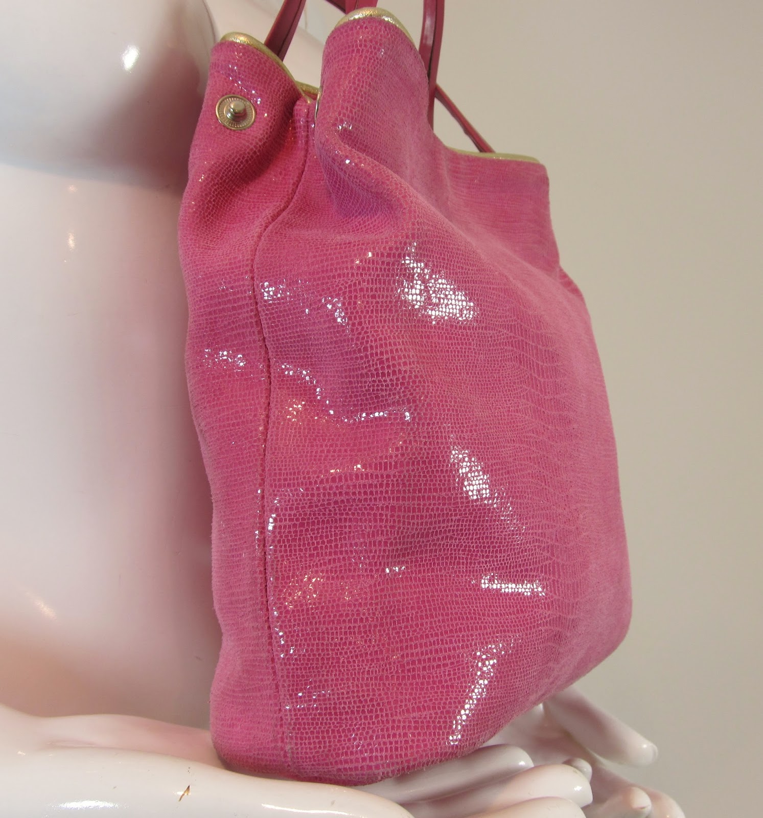 Vintage Menbur shiny cerise pink gold trim over shoulder bag handbag ...