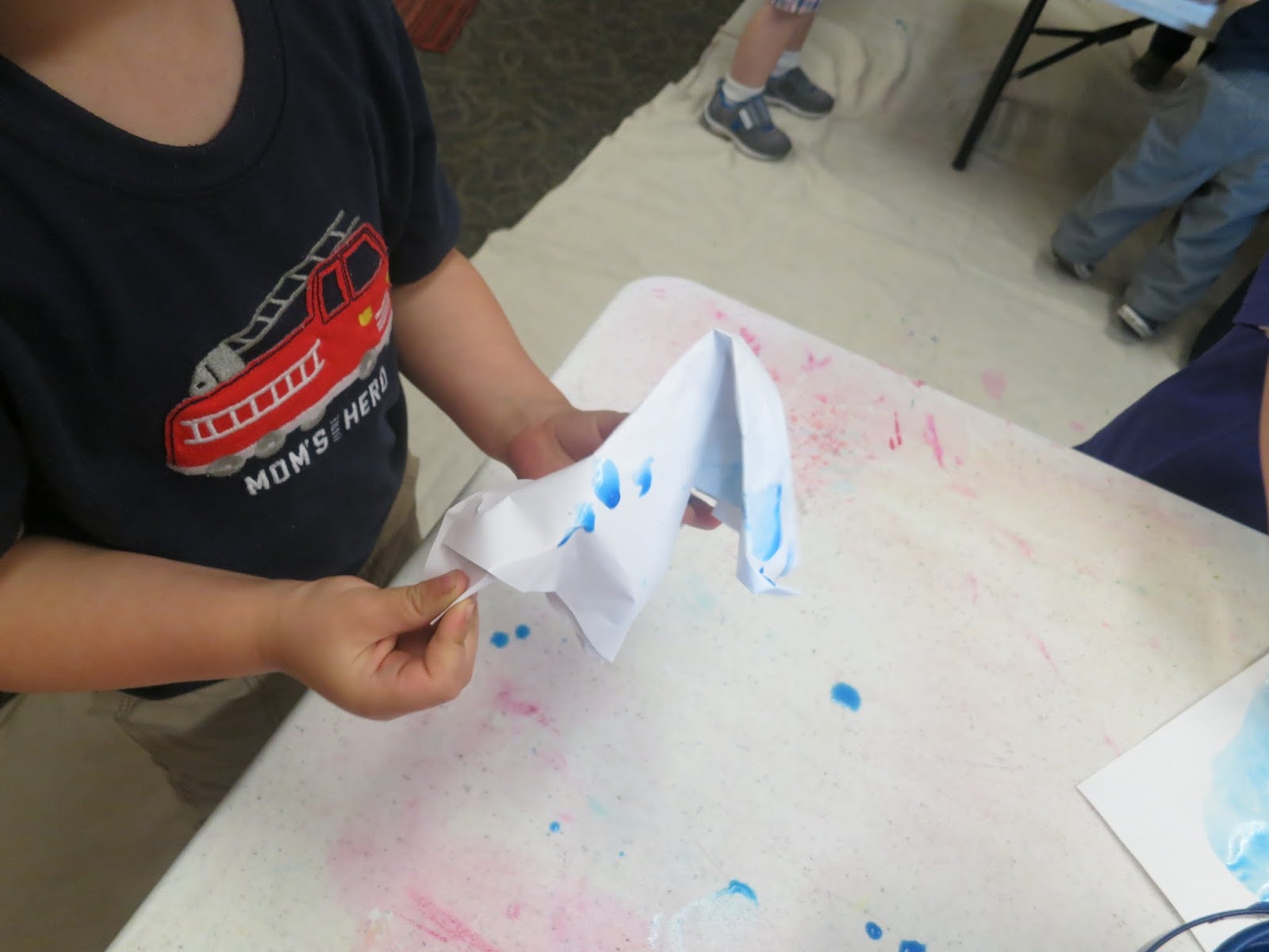 Toddler Art Class: Crumpled paintings : library makers