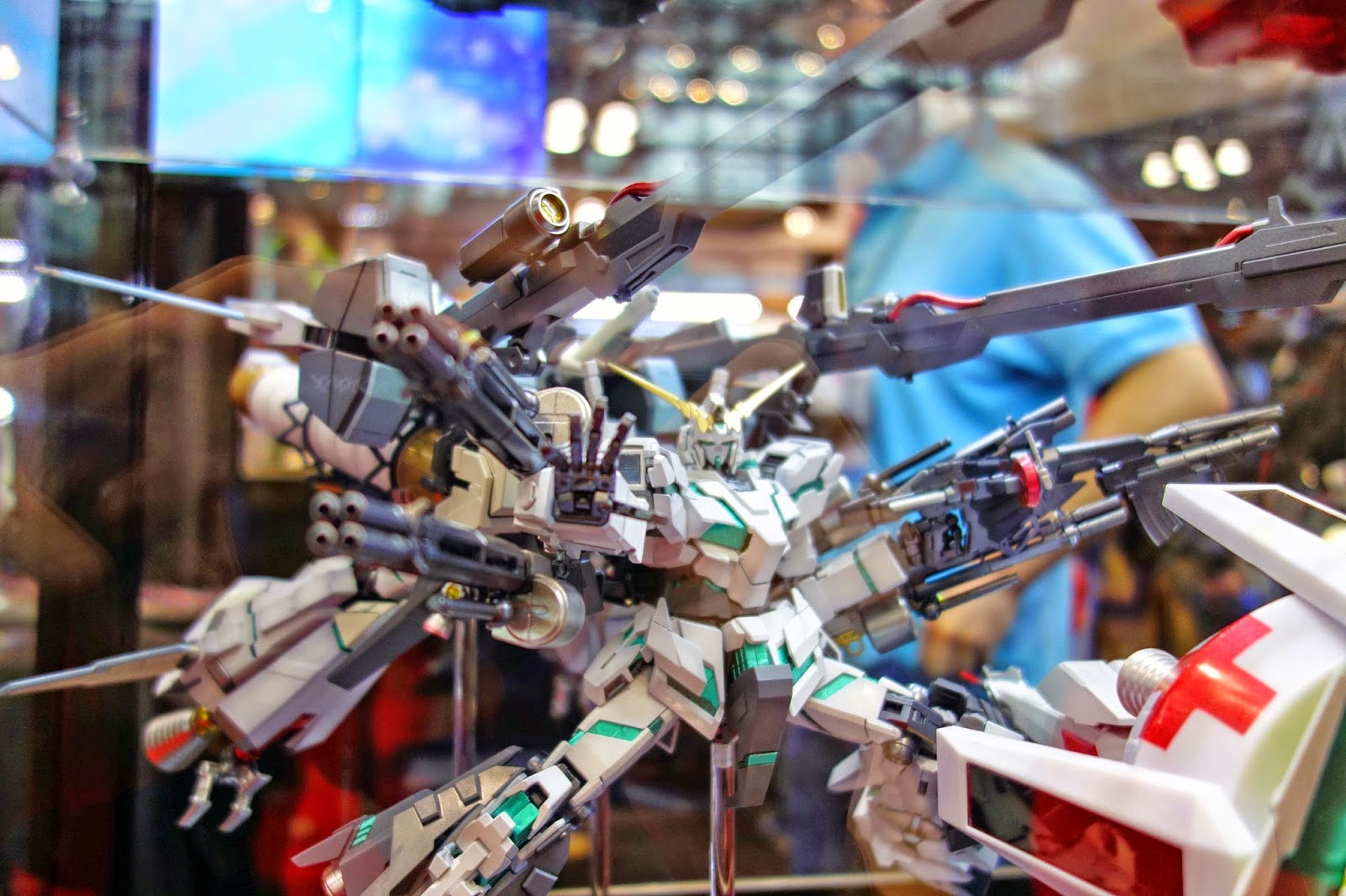 GUNDAM GUY: Gunpla Builders World Cup (NYCC 2014) - Best Large Scale Award