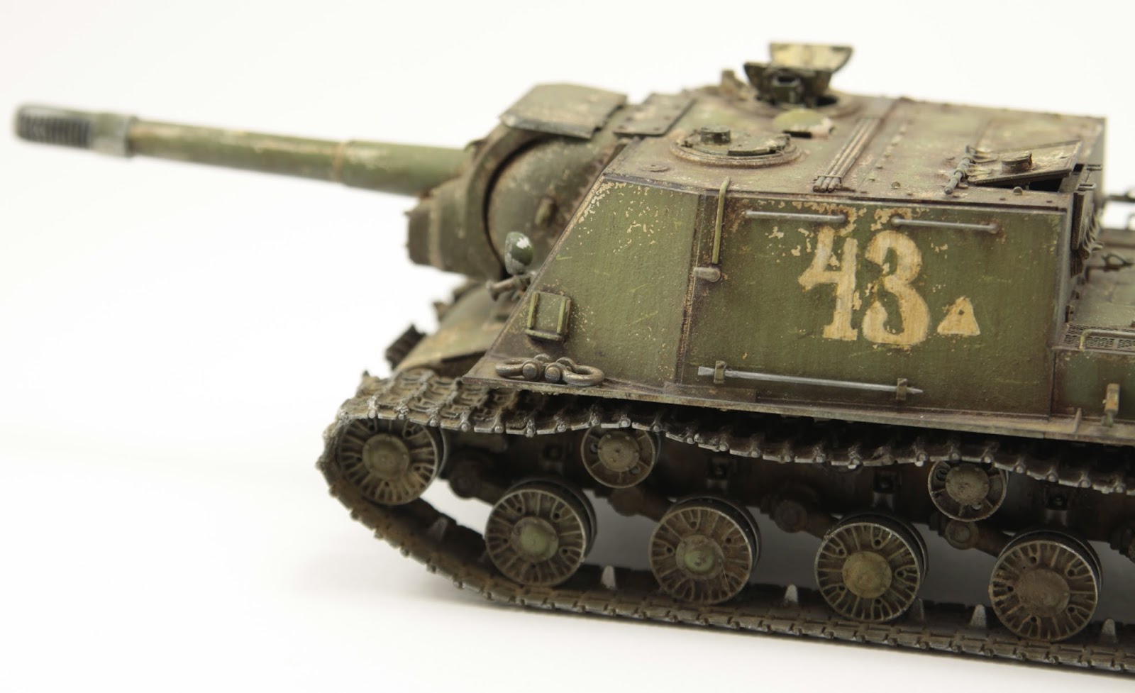MODEL SECTOR: Ciężkie działo samobieżne ISU-152 (galeria)