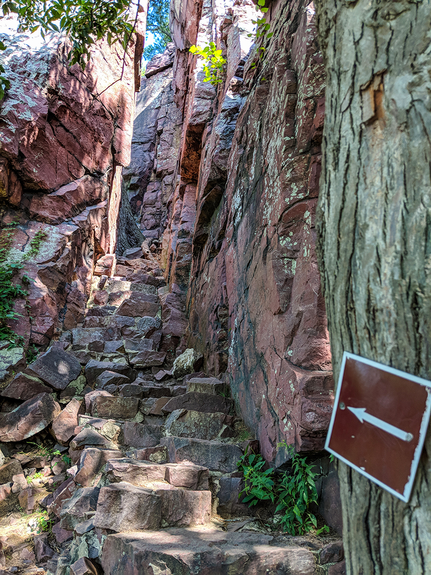 Wisconsin Explorer: Potholes Trail at Devil's Lake State Park