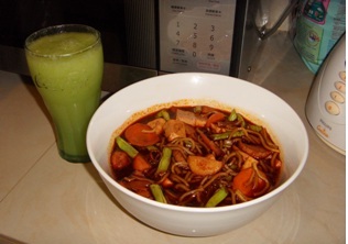 Maharum Bugis Syah (MBS): Mee Lakna dan Green Apple + Celery Juice