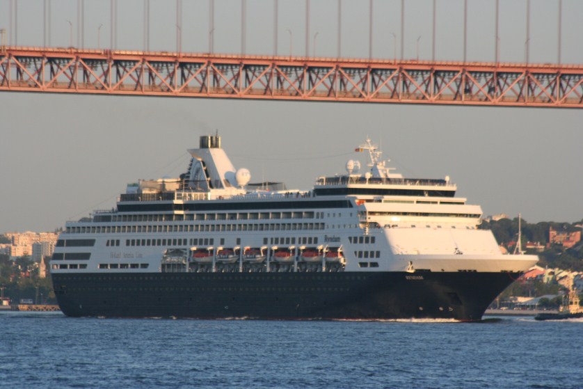 cruise ships fotos: MS RYNDAM, primeira vez em Lisboa - 25ABR11
