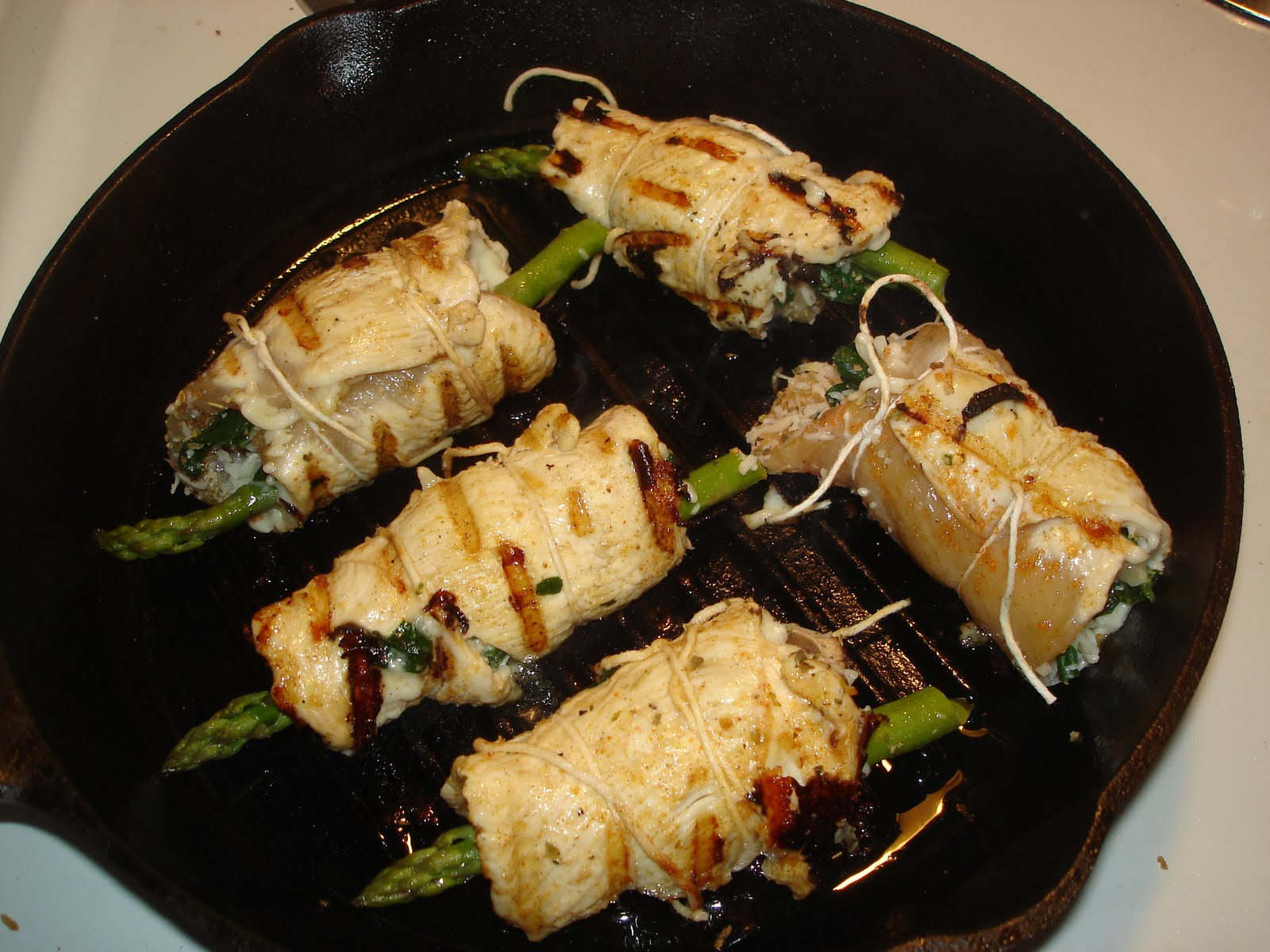 The Tiny Skillet: Chicken wrapped Asparagus and Brie