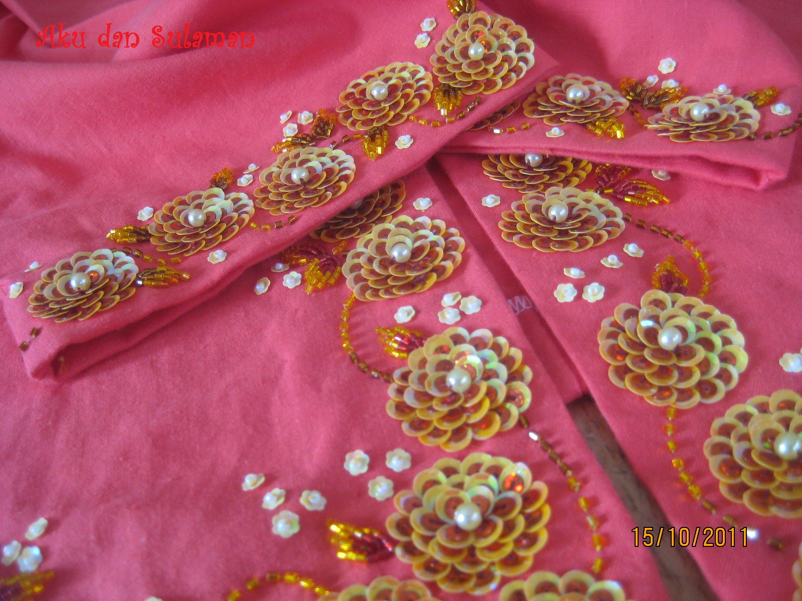 Aku dan Sulaman: Sulam Manik Labuci Kebaya