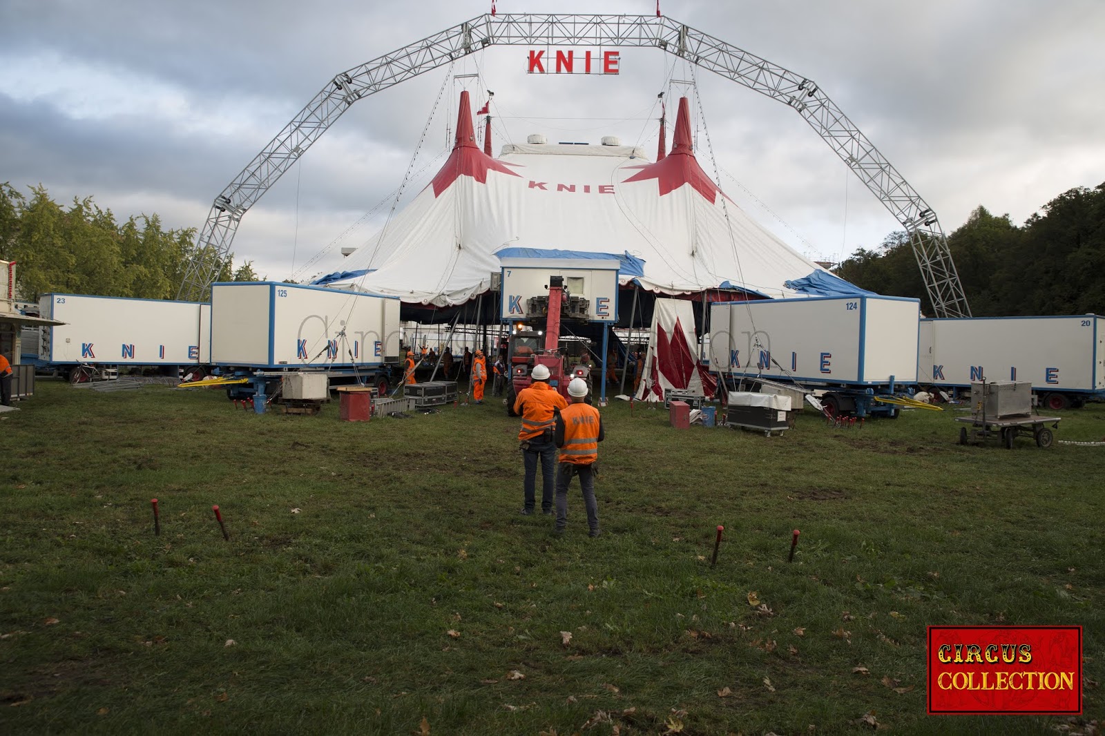 Circus -Collection: Le montage du chapiteau du cirque Knie 2018