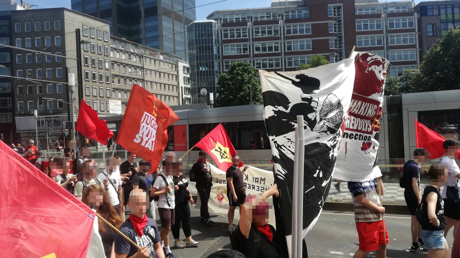 Jugendwiderstand - Rebellion ist gerechtfertigt!: Roter Block auf der ...