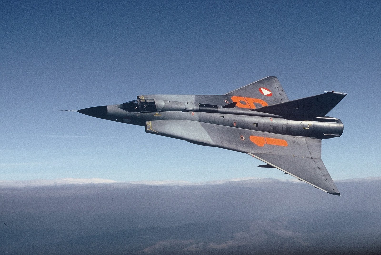 Global War Birds: Saab 35 Draken Wallpapers & Specifications