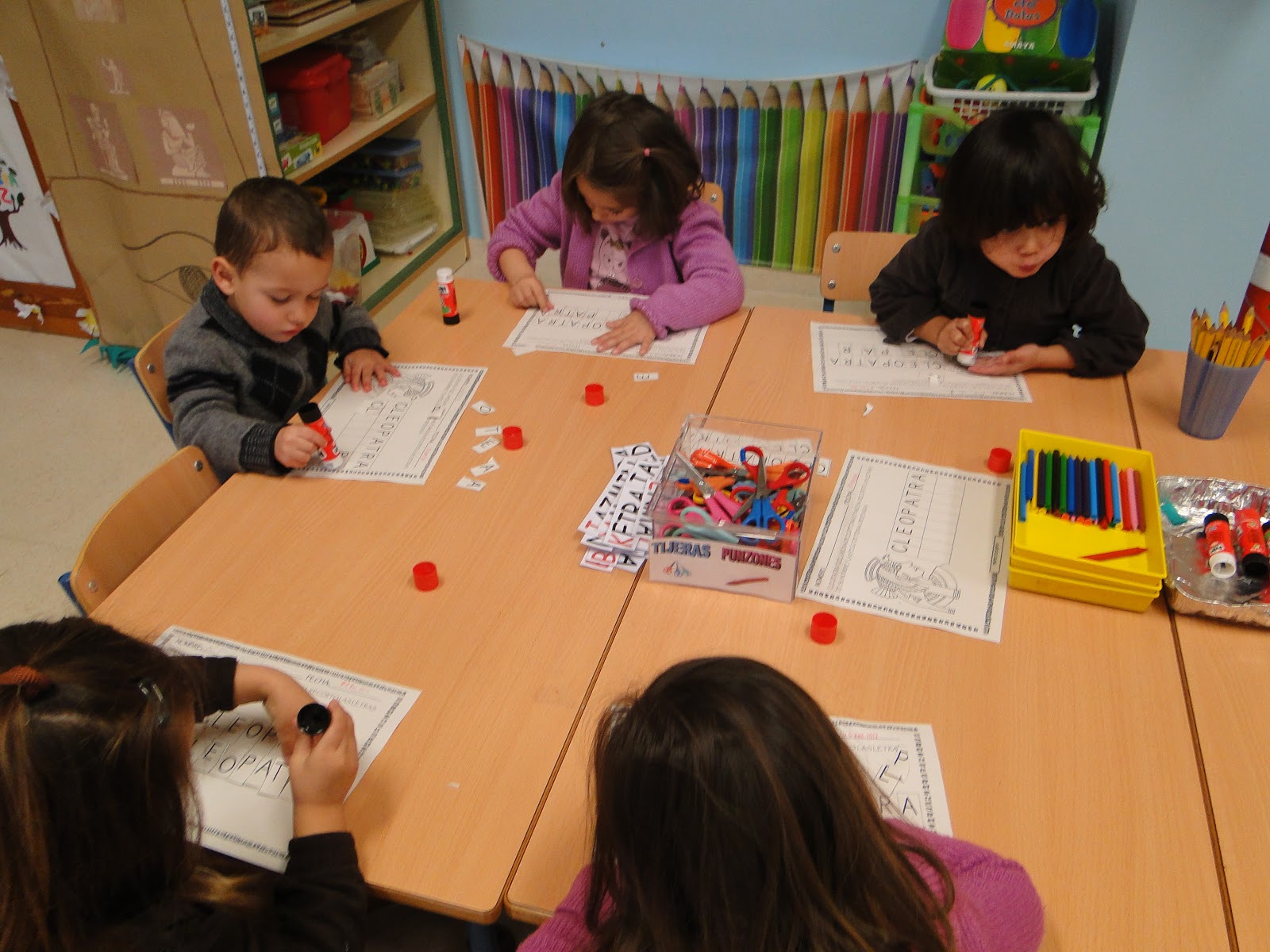 Mucho más que garabatos: ¡¡¡RECORTES!!!