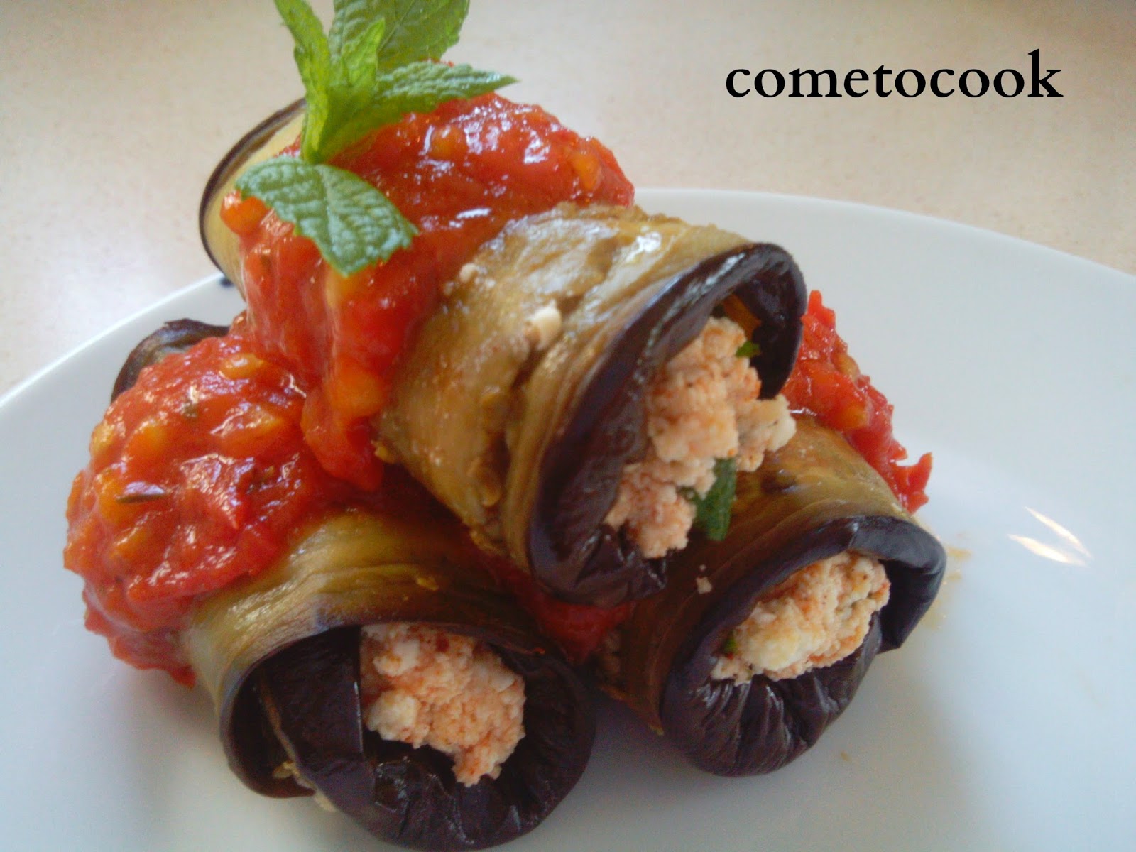 Come to cook: Ρολάκια μελιτζάνας με φέτα και ανθότυρο