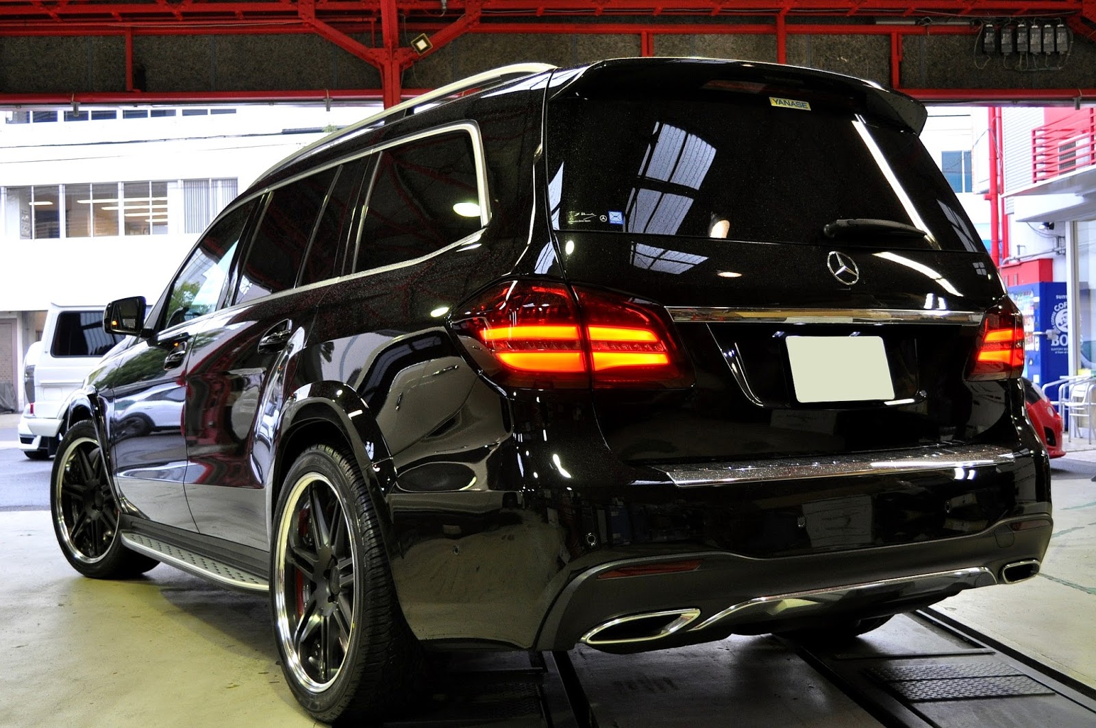 Mercedes-Benz X166 GLS350d on R21 WORK GNOSIS GR202 | BENZTUNING