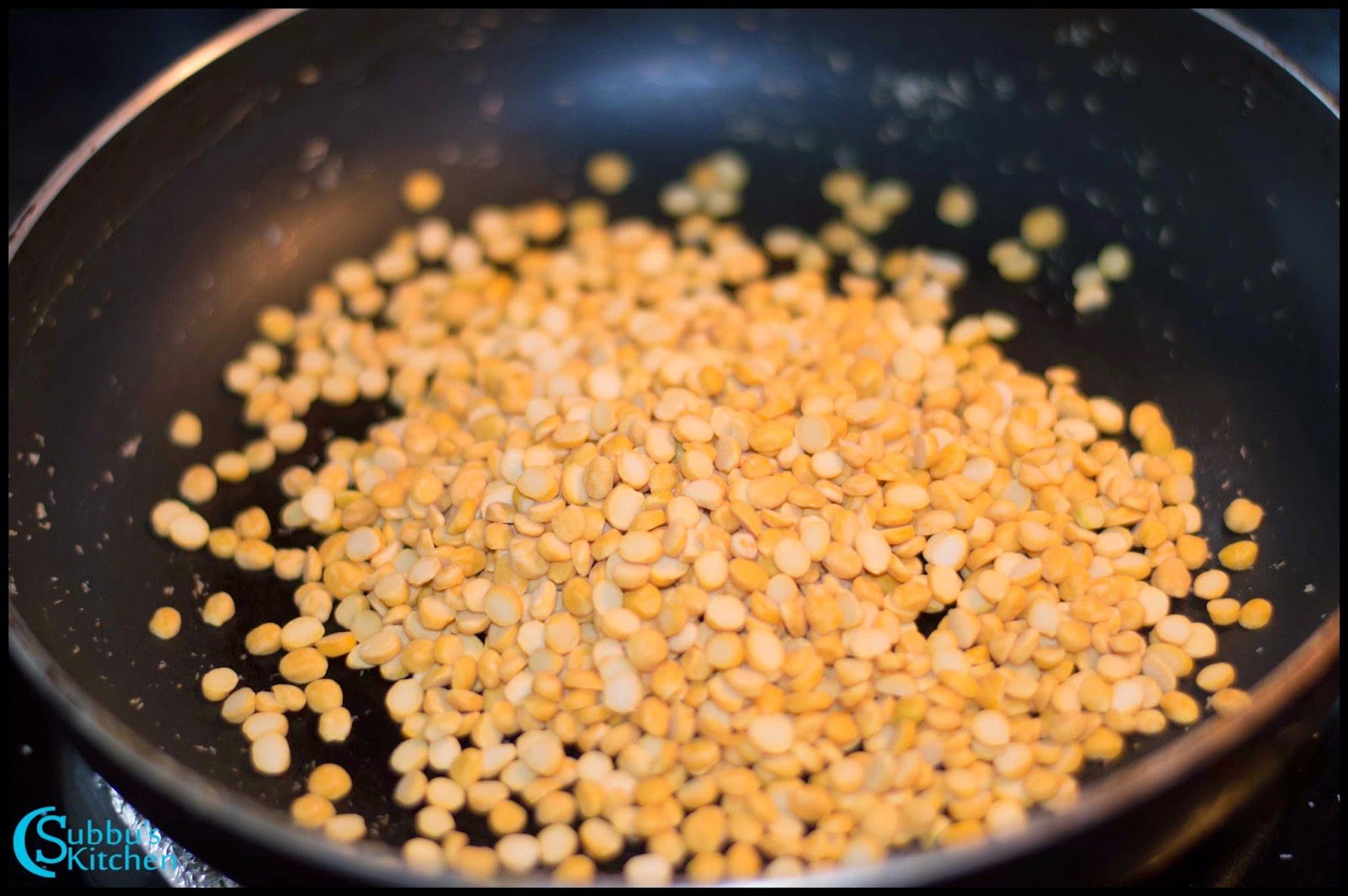 Kopparai Thengai Idli Milagai Podi Recipe | Dry Coconut Idli Milagai ...