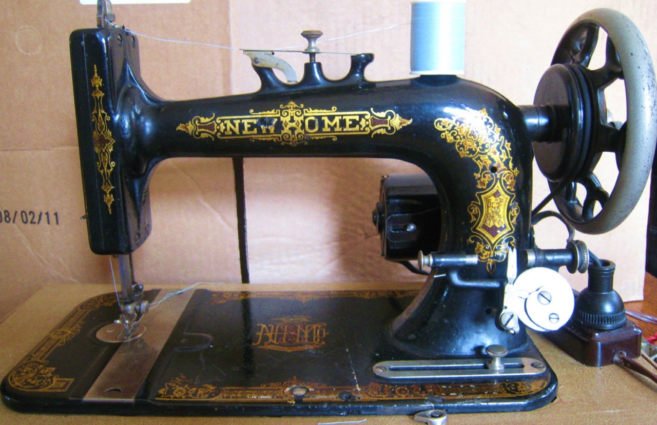 The Vintage Seamstress: 3 More Sewing Machines Listed Tonight