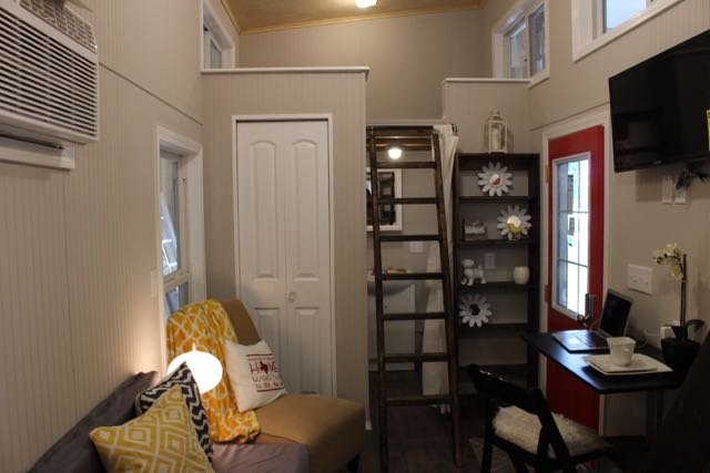 TINY HOUSE TOWN: Manor Grey Relax Shack Tiny House