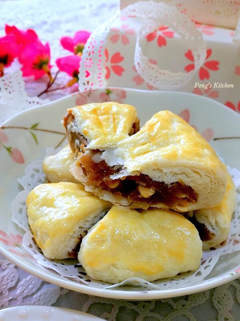 Peng's Kitchen: Plum Blossom Flaky Mooncake 梅花酥
