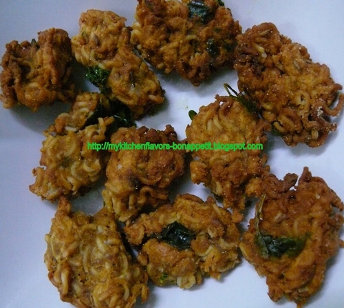 My Kitchen Flavors - Bon Appetit!: Noodles Pakoda (Pakora)