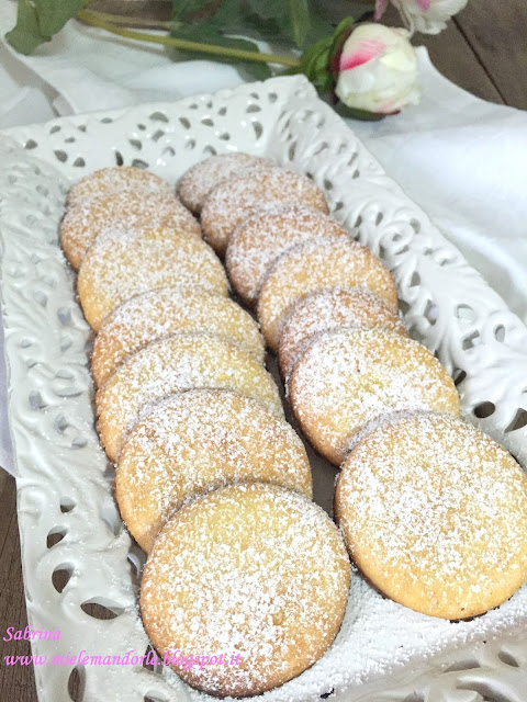 Miel & Mandorle: Biscotti friabili con frolla allo strutto